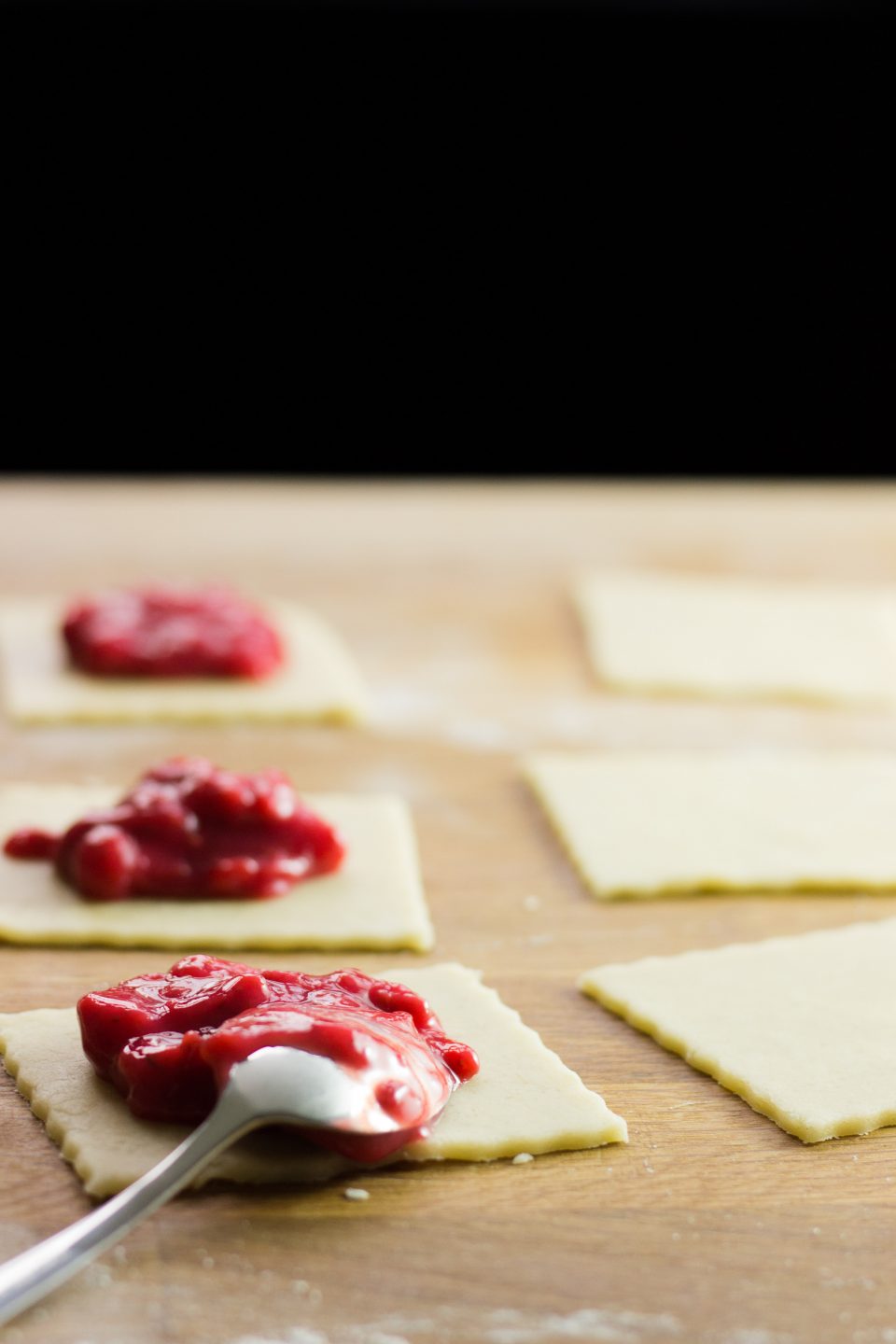 Rhubarb Strawberry Pockets | BITES'N CRAFTS